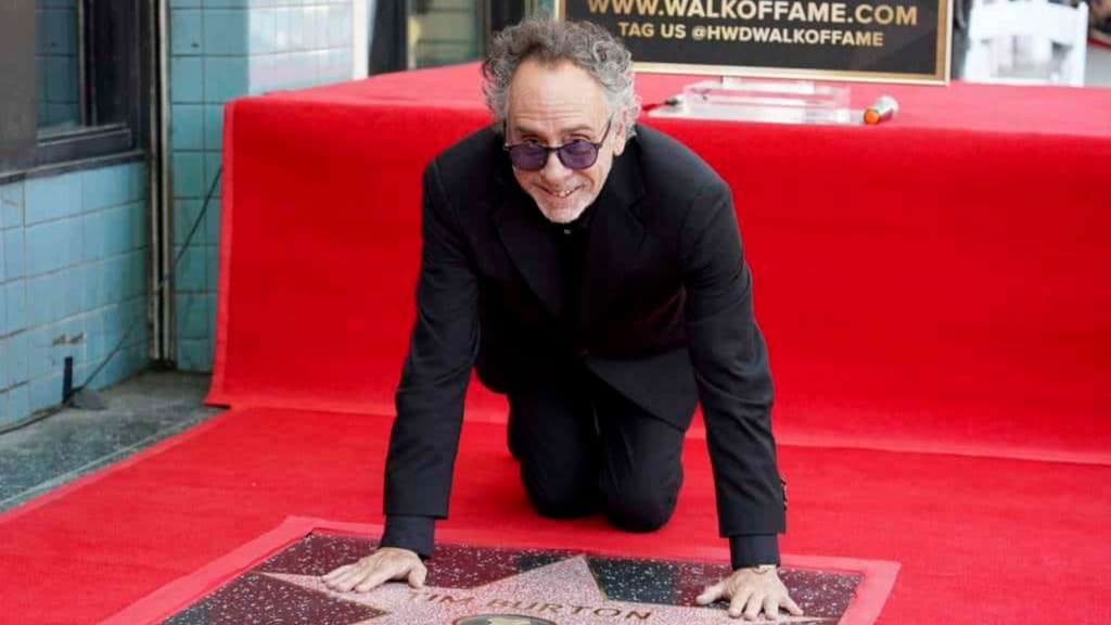 Tim Burton recibe su estrella en el Paseo de la Fama de Hollywood ...
