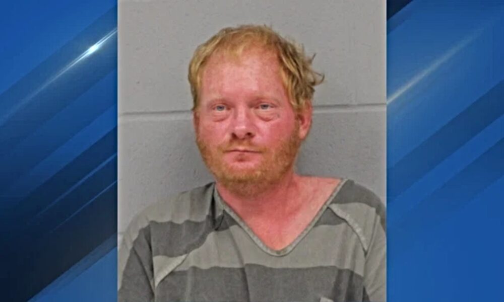 Hombre arrestado por agresión con machete – Austin Latino